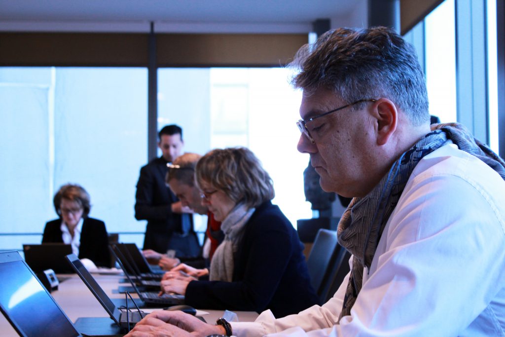 AXA France : the ExCom answers directly to employees - Canalchat ...